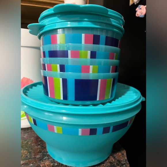 Tupperware | Kitchen | Tupperware 4 Piece Bowl Set W Lids Matching ...